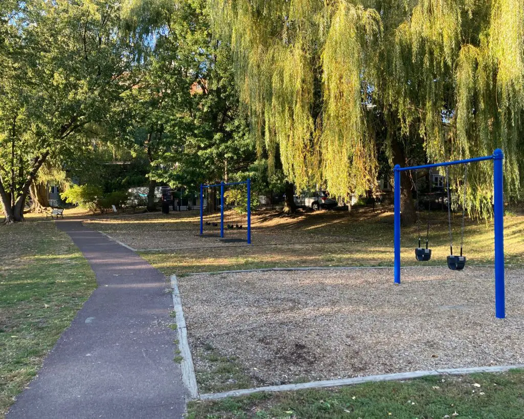 Griggs Park in Brookline, MA: Plan Your Next Trip - Urbnparks.com