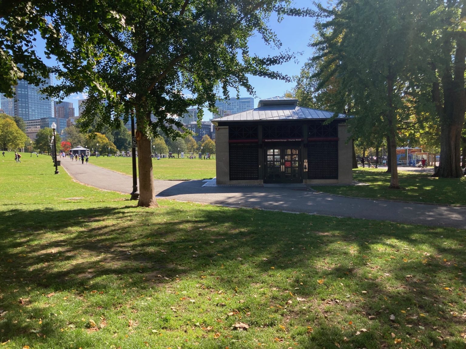 Boston Common: Amenities & Parking - Urbnparks.com